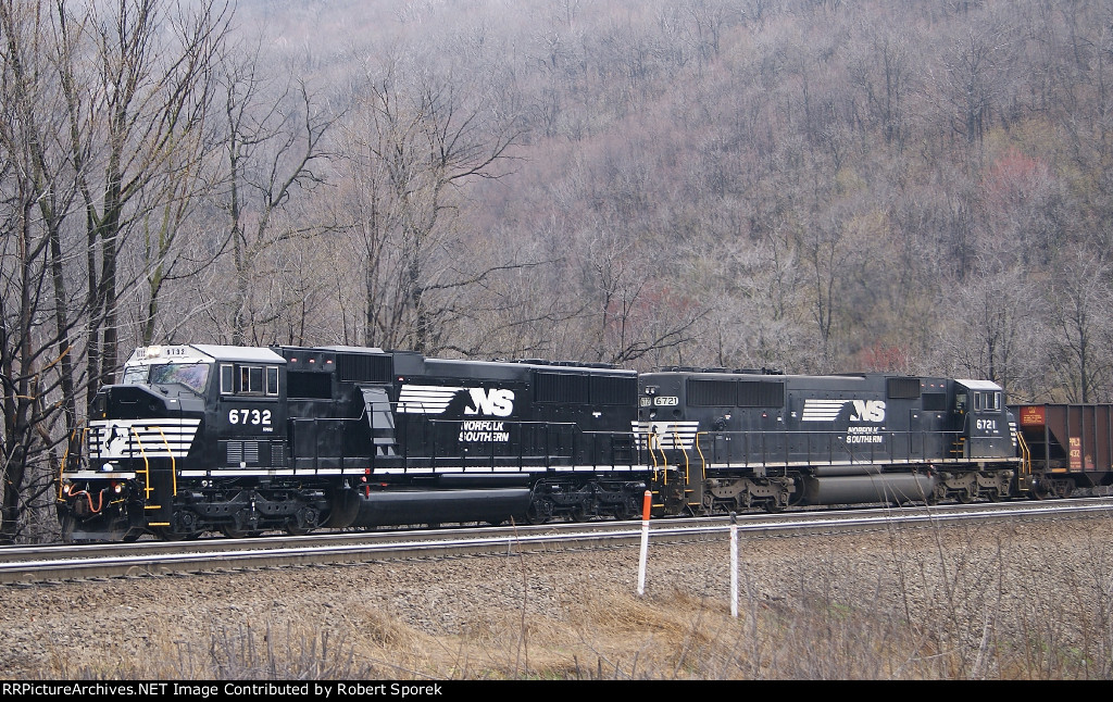 Ex-Conrail SD60Is on NS 615